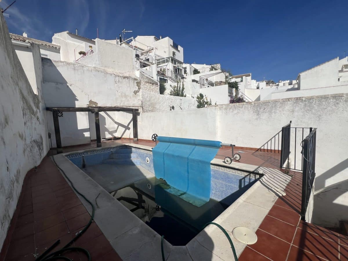 4 bedroom Townhouse for sale in Olvera with pool - € 143,000 (Ref: 8116023)