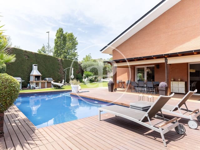 Venta de casa con piscina y terraza en Sant Quirze del Vallès| tucasa.com