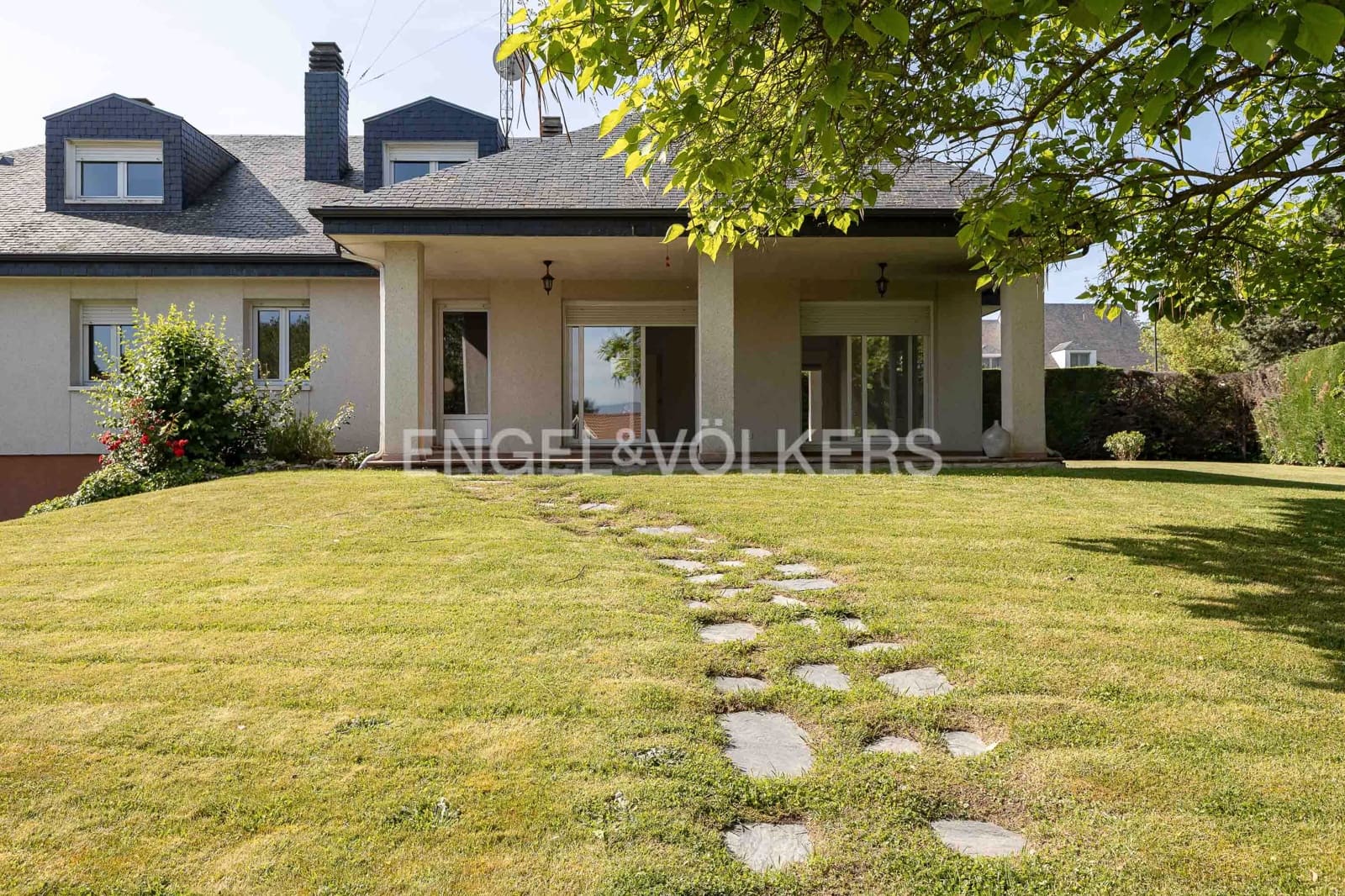 6 bedroom Villa for sale in San Sebastián de los Reyes with pool garage - € 1,450,000 (Ref: 9093808)