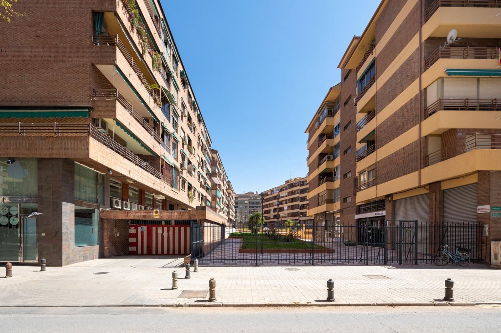 Garage for sale in Pajaritos - Plaza de Toros, Granada city - € 44,000 ...
