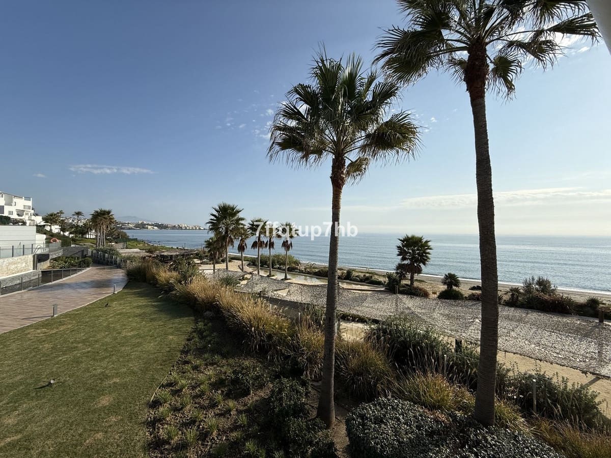 3 bedroom Apartment for sale in Estepona - € 1,580,000 (Ref: 8734100)